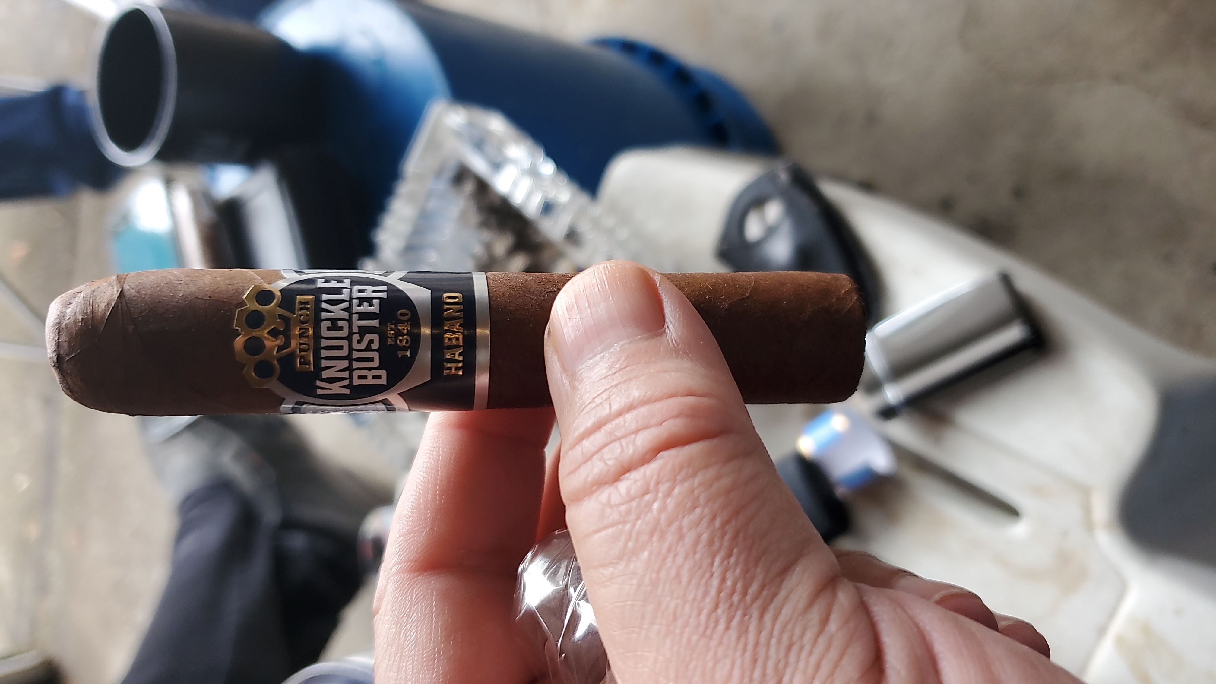 Knuckle Buster | Cigar World